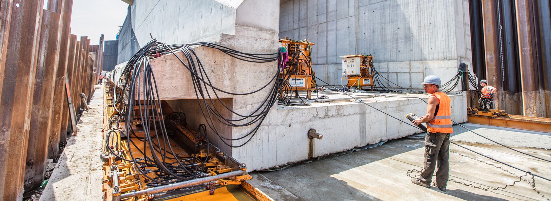 Careers - shaping mobility together | DB Engineering & Consulting